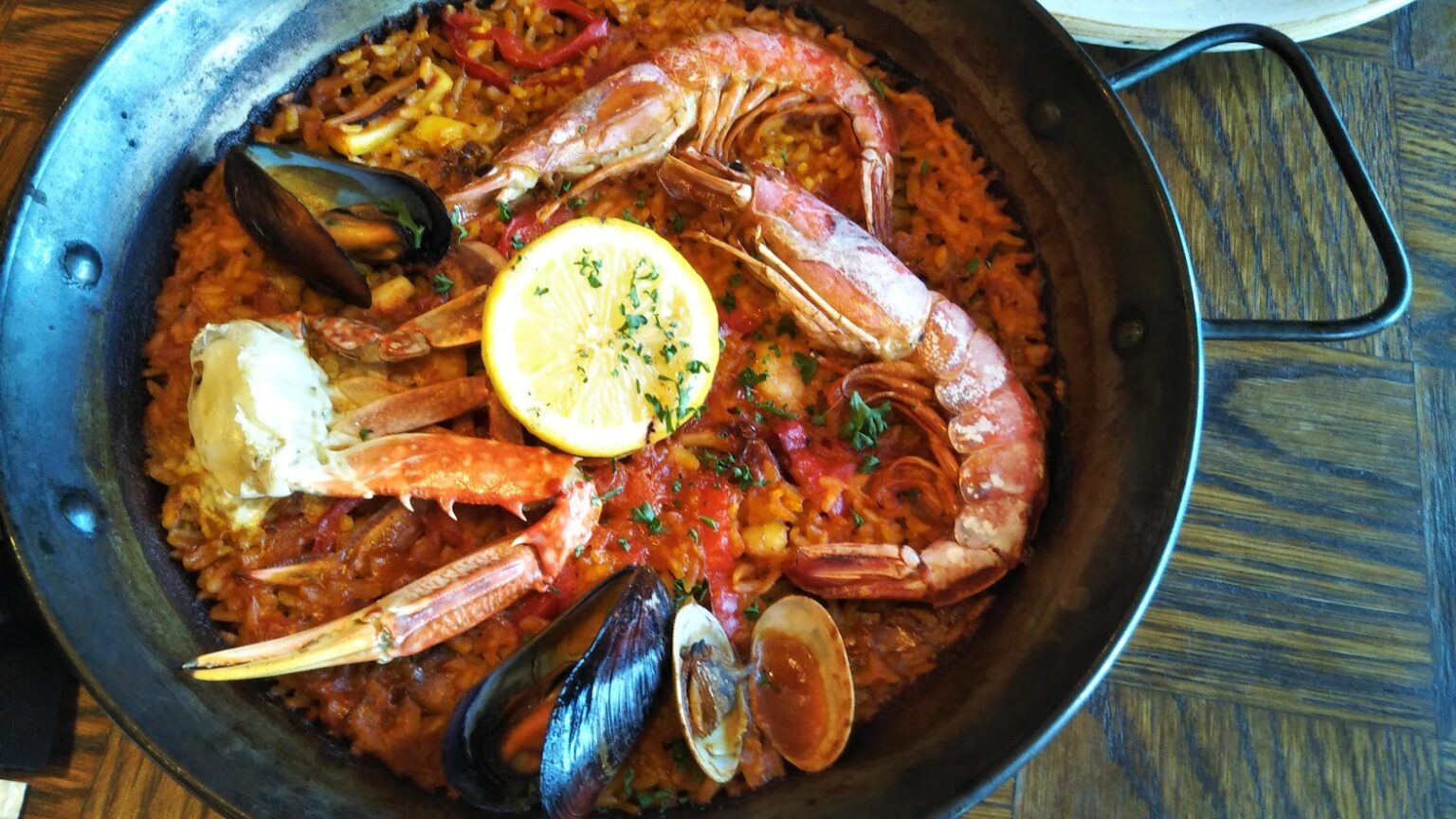 日比谷ミッドタウンのお薦めランチ「Seafood & Tapas LUBINA」 - Camellia Tours